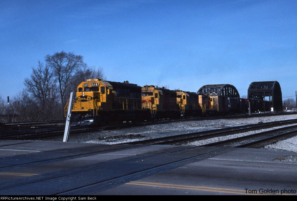 ATSF 5187, 2735, 3603, and 3058